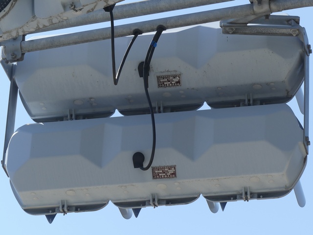 信号機＜石川県＞ 一部使用しない3位式矢印灯器（黒蓋で目潰し）